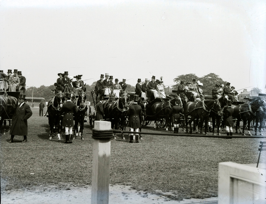 Carriages, Celebrity and Spectacle The photographs of Christina Broom ...